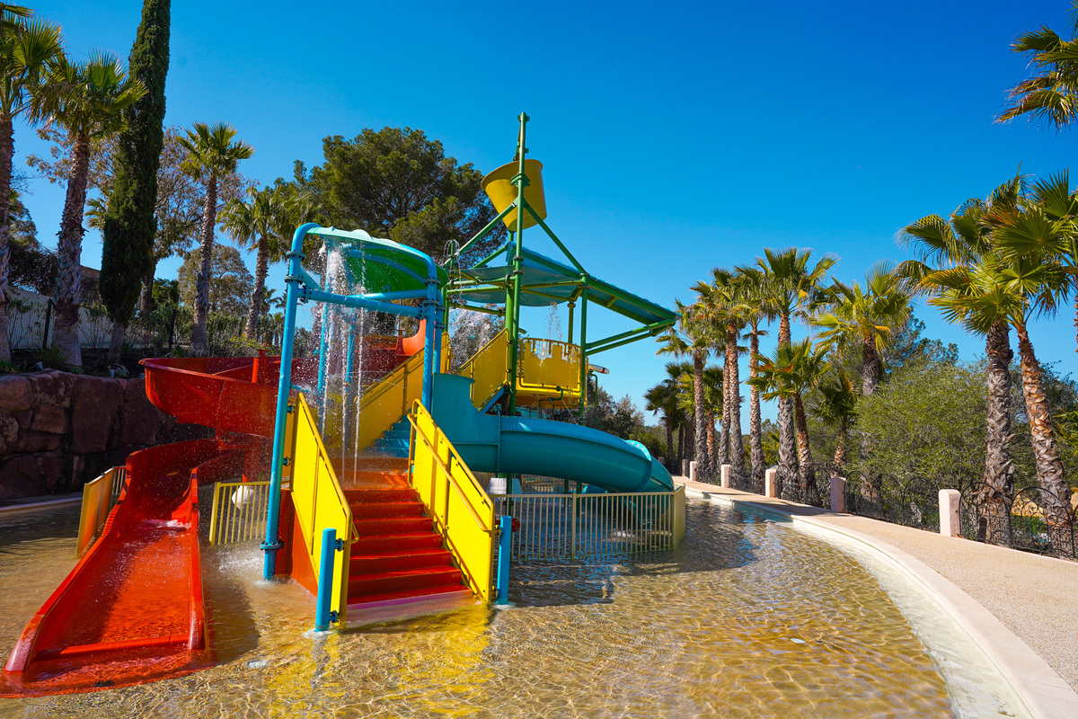 Camping Port-Grimaud avec piscine : parc aquatique à Port-Grimaud
